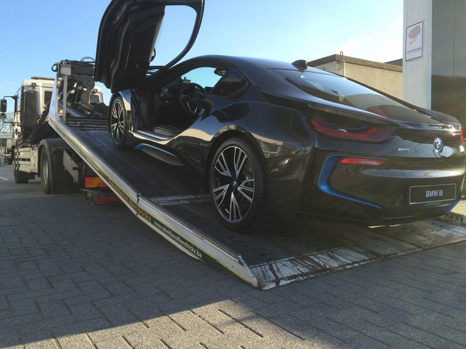 Wagens takelen en transporteren